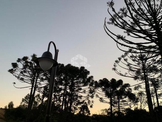 Terreno plano com 978m² no Condomínio Laken, em Gramado
