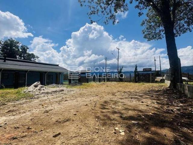 Terreno plano com vista