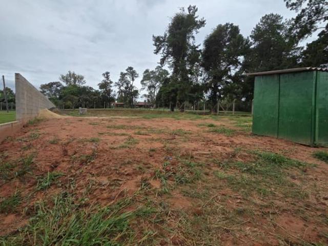Terreno Plano com benfeitorias Village Ipanema II