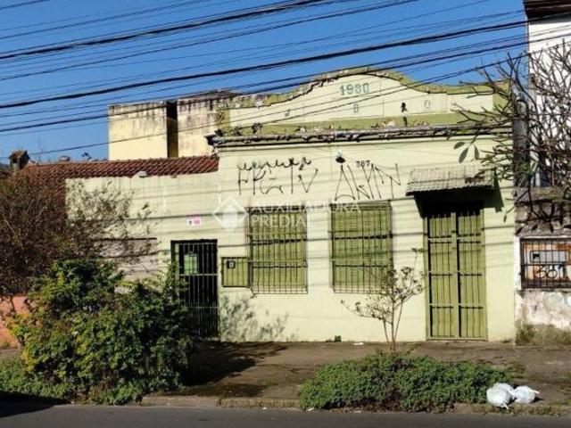 Terreno Plano com ConstruçÃo em Alvenaria de 246m² no Partenon