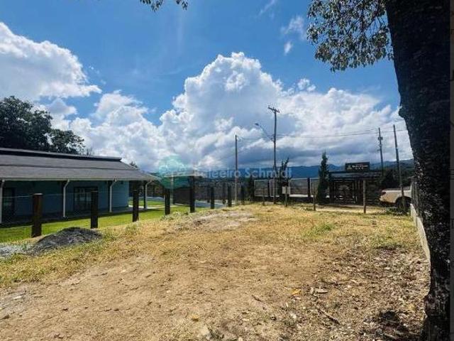 Terreno plano com e com vista
