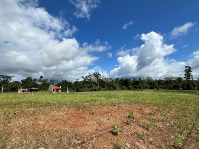 Terreno plano com sol da manhã, em Linha Santa Cruz