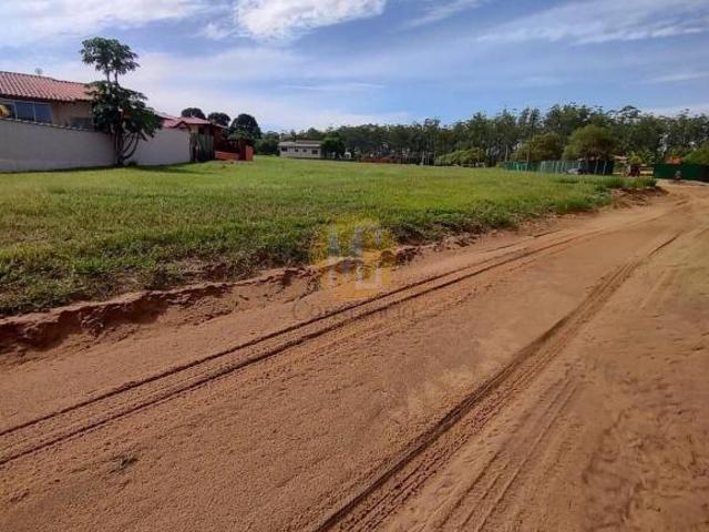 Terreno plano de esquina com 1.418,3 m² no Santa Bárbara Resort Residence