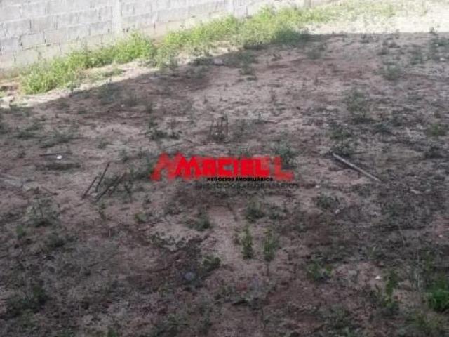Terreno Plano de Esquina à Venda no Vila Branca com 243 m²