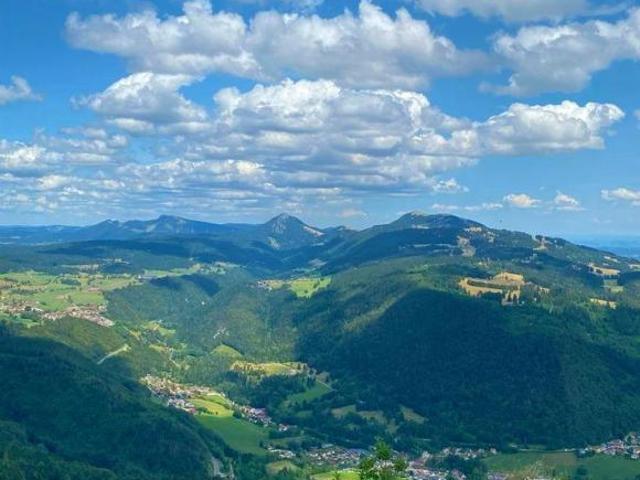 Terreno Plano de 1000 Metros em Condomínio Fechado com Portaria