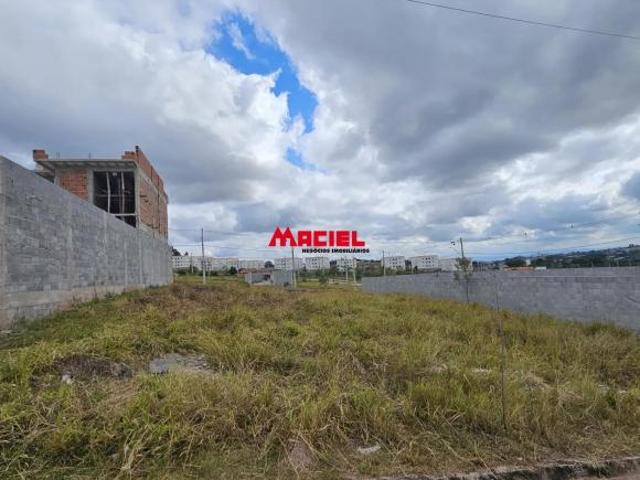 Terreno Plano de 200m² em Frente à Área de Lazer no Loteamento SetParque