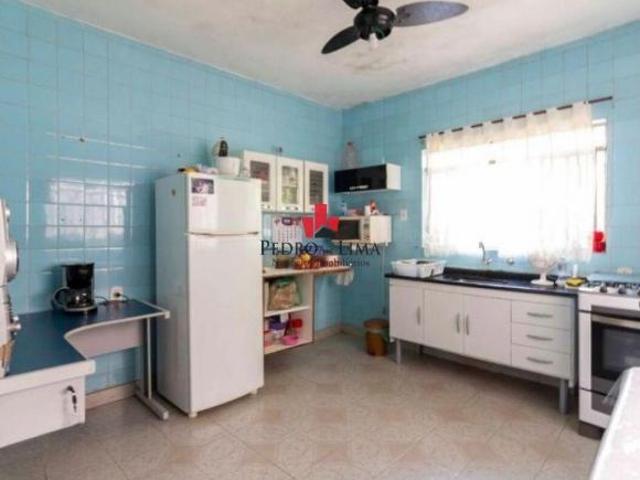 Terreno plano de 566 m², com casa antiga, na Penha
