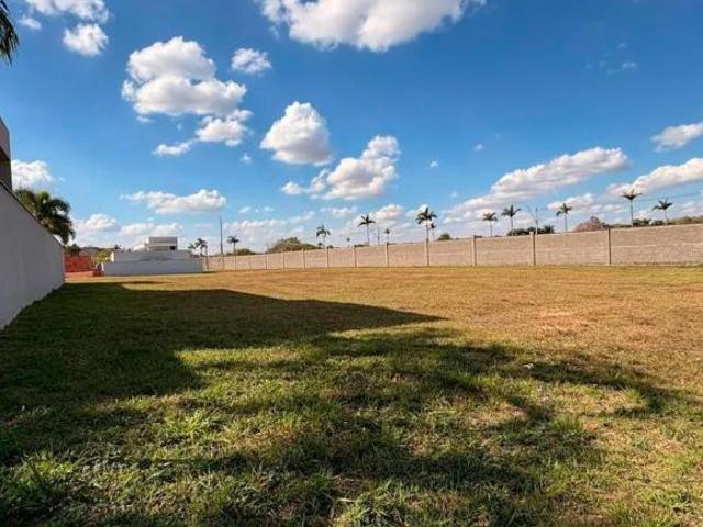 Terreno Plano de 600m² no Condomínio Terras de Ártemis Pronto para Construir!