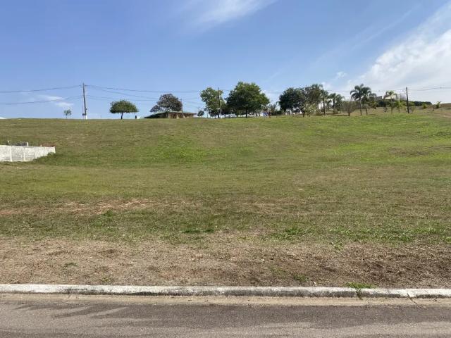 Terreno Plano e Escriturado no Condomínio de Alto Padrão Altos da Quinta
