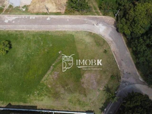 Terreno plano e muito bem localizado em condomínio fechado