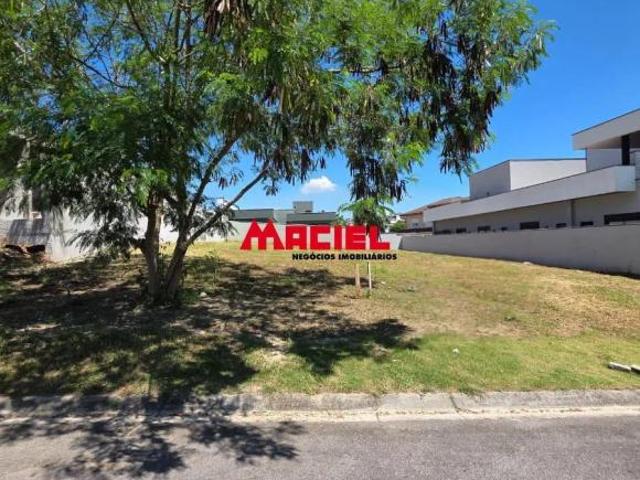 Terreno Plano em Condominio Colinas do Paratehy Urbanova