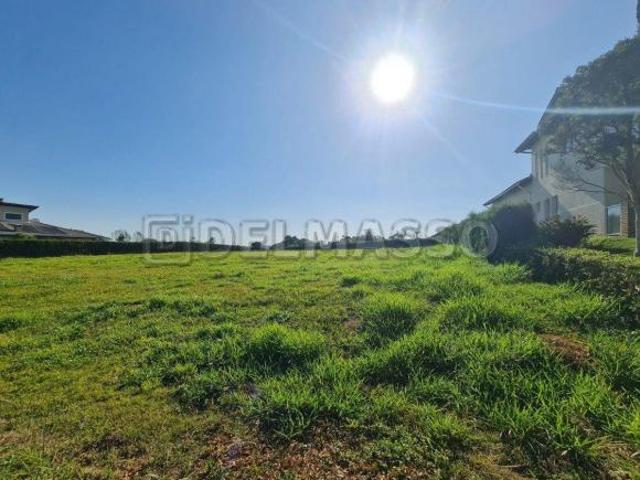 Terreno plano em condomínio com linda vista!
