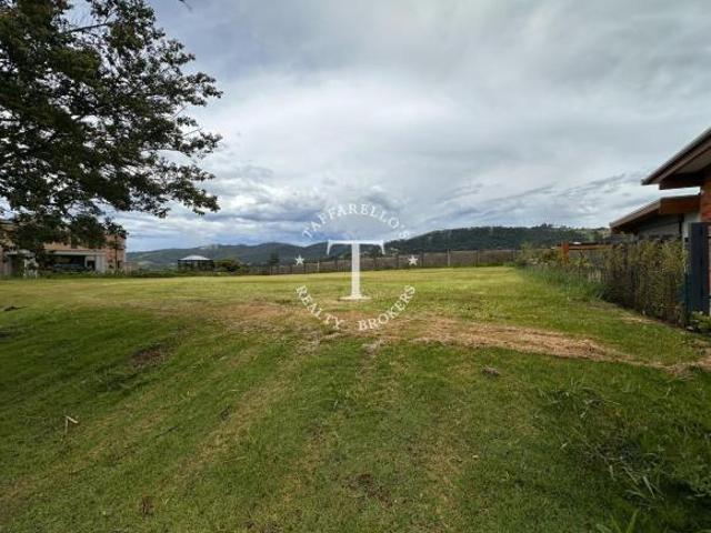 Terreno PLANO em condomínio de luxo em Itatiba SP, Bairro Dona Carolina: 1.328,45 m² de área Disponí