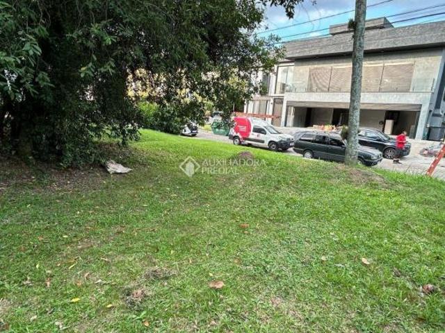 Terreno Plano em Condomínio Fechado de Alto Padrão Vivendas da Baviera, São Leopoldo