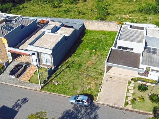 Terreno plano em condomínio fechado no centro de Bragança Paulista