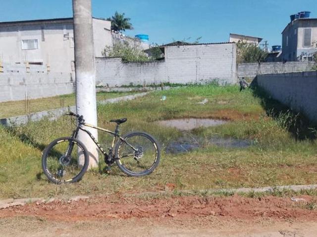 Terreno plano, há 3 km do centro do Embu Guaçu