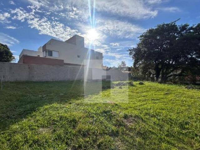 TERRENO PLANO IDEAL A VENDA NO SAN CONRADO EM SOUSAS!