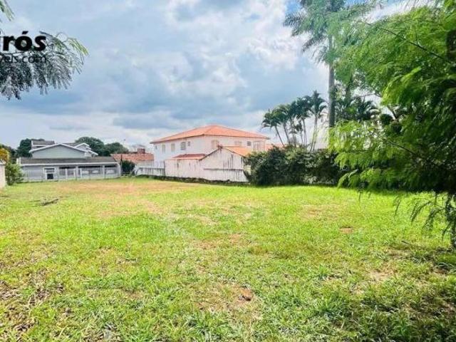 Terreno plano, vazado. Saiba mais: 61 9.8300 2010