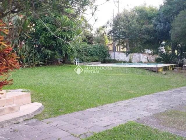 Terreno plano 22 x 36 com casa térrea. Piscina
