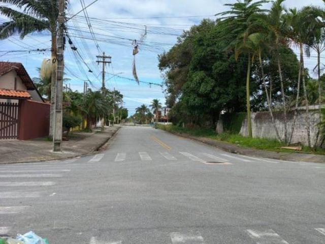 Terreno plaino há 700 metros da praia ️