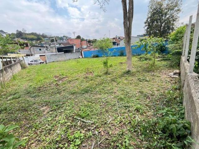 Terreno Premium em Itapecerica da Serra: 651m² Planos, Murados e Próximos à Rodovia!