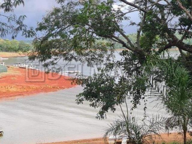 Terreno pronto para construir pé n&apos água!