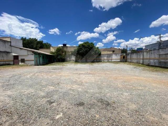Terreno próximo a Av. Braz Leme, 806 m², plano