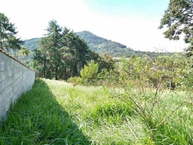 Terreno próximo à cachoeira do Salto