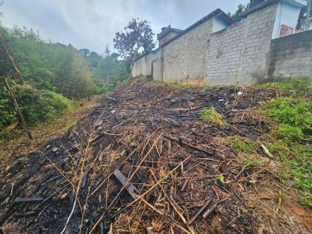 Terreno próximo ao asfalto em São Lourenço da Serra SP