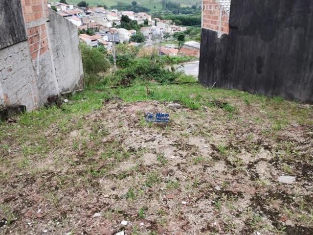 TERRENO RUA SEM SAÍDA COM 162,5 M² COM PEQUENO DECLIVE NO FUNDO COM CASA 02 LADOS RUA SEM SAÍDA ! F