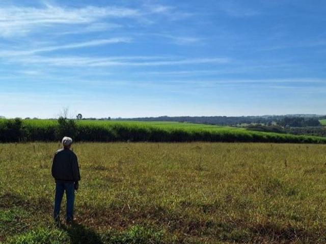 Terreno rural no limite da área urbana e com servidão de passagem