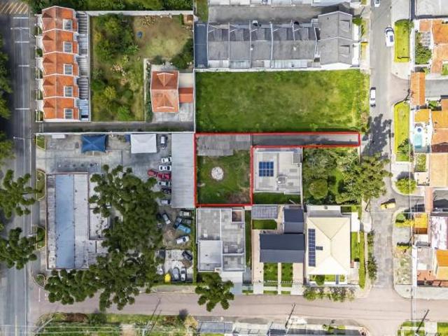 Terreno Residencial com 414m² no Bairro Portão