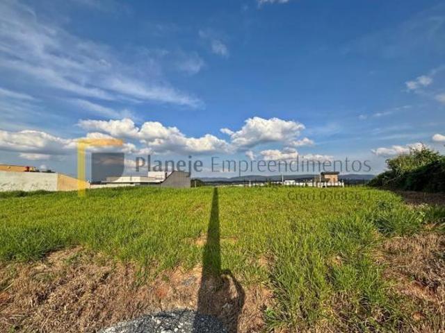 TERRENO RESIDENCIAL COM 463m² A VENDA NO RESIDENCIAL TOSI