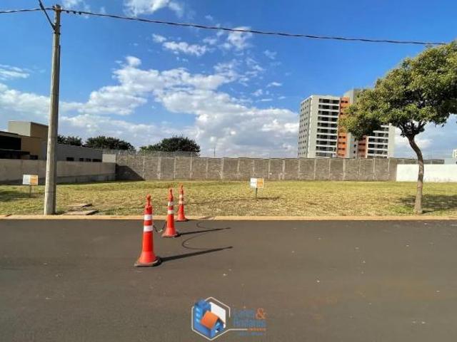 Terreno residencial para venda em Quintas de São José, 459m²