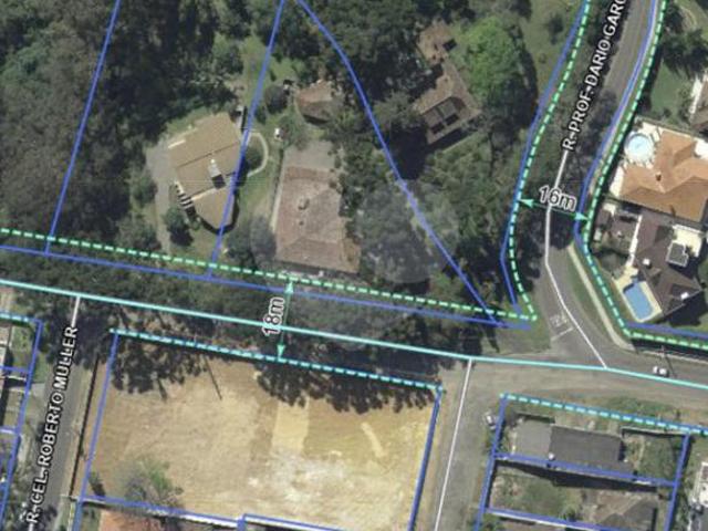 Terreno Residencial/Comercial Mercês Dimensões:* 16 x 36 m Zoneamento:* ZR2