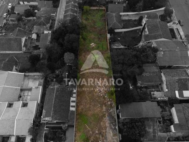 Terreno retangular a uma quadra da Avenida Ana Rita