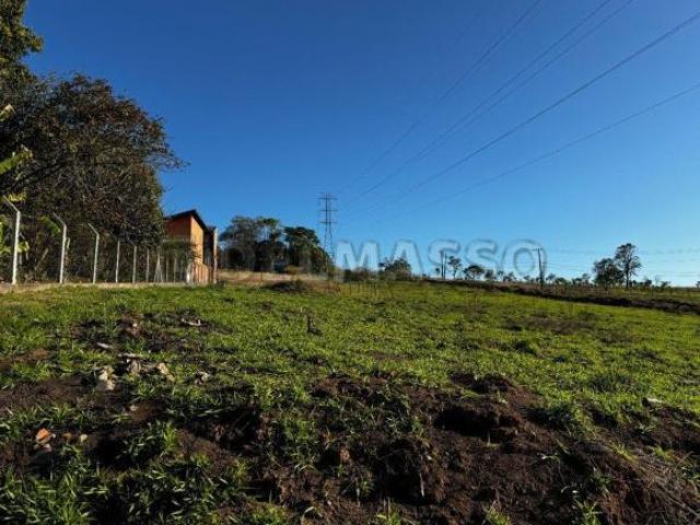 Terreno todo limpo a 200 metros da rodovia!