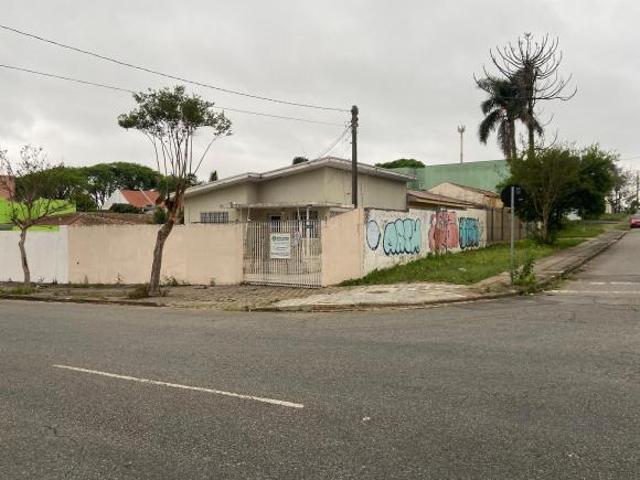 Terreno ZUM 03 442,24m² com 117m² de Casa Construída no bairro Parolin