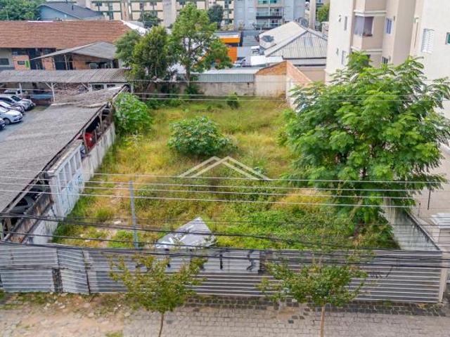 Terreno ZR 3 com 551 m², à venda no bairro Alto da XV