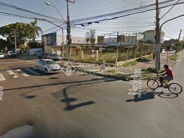 Terreno 10m X 30m esquina para duas avenidas ideal para comércio