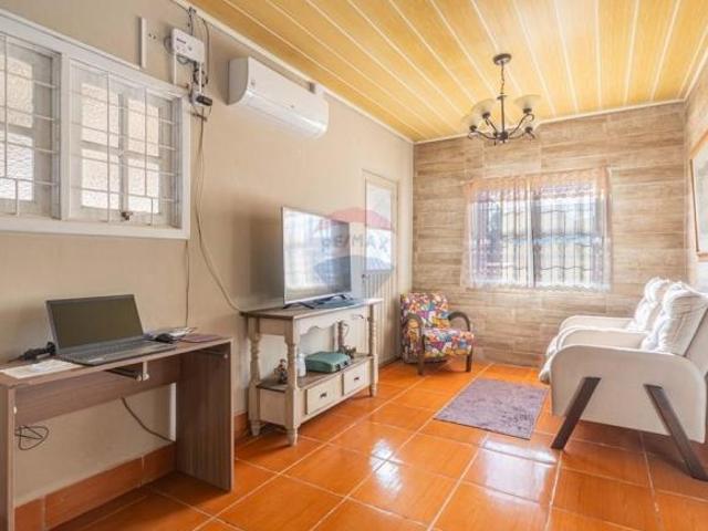 Terreno 10x30 com 2 casas no pátio à venda, por R$425.000 Bairro Monte Carlo Cachoeirinha/RS