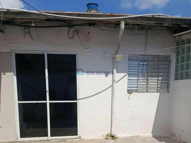 Terreno 10x40 com 4 casas alugadas e grande potencial de valorização