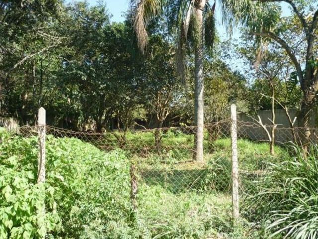 terreno 1.000m² em condomínio fechado, murado nas laterais, topografia plana em rua tranquila
