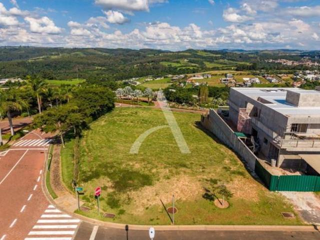 Terreno 1.426,74m² no Entreverdes com localização única
