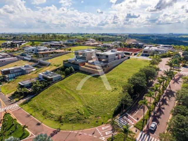 Terreno 1.583m² no Entreverdes com vista e localização única