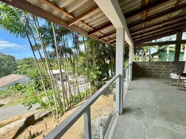 Terreno 1.980 m com 6 studios e casa principal na serra a 750 metros do mar em Caiobá