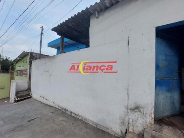 Terreno 253 m2 na Rua Dona Tecla, com construção antiga