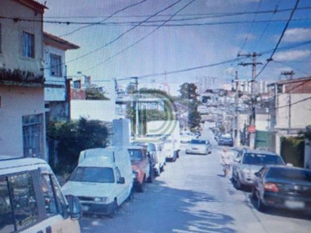 Terreno 250 m². Cabem 3 sobrados