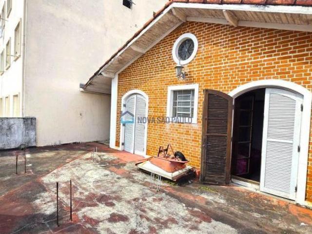 Terreno 212m² com Casa antiga a 5 minutos a pé do metrô Praça da Árvore