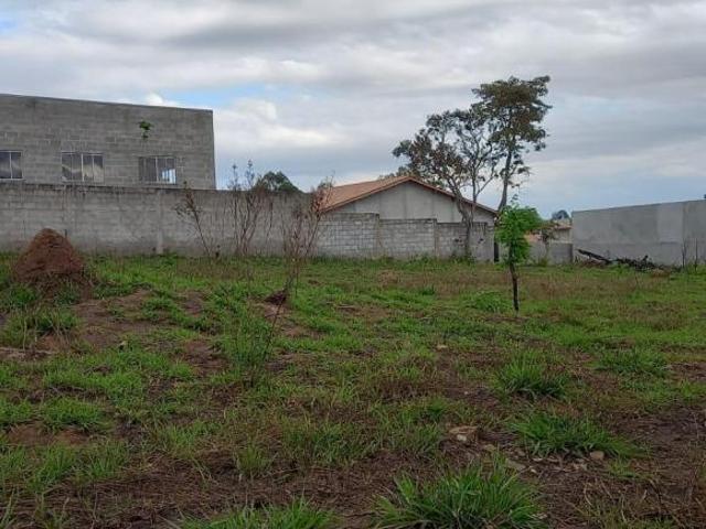 Terreno 300m2 Plano Área de chácaras. Um do lado do outro na cidade de Jarinu sp Documentação escrit